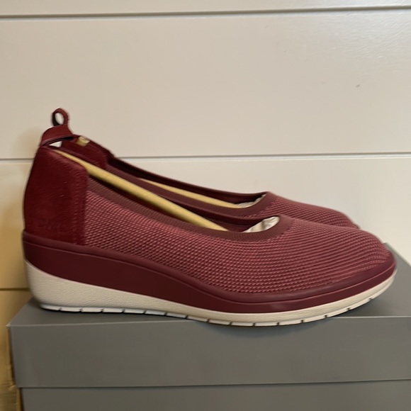 Vionic | Shoes | Vionic Womens Advantage Jacey Slip On Wedges 1 M ...